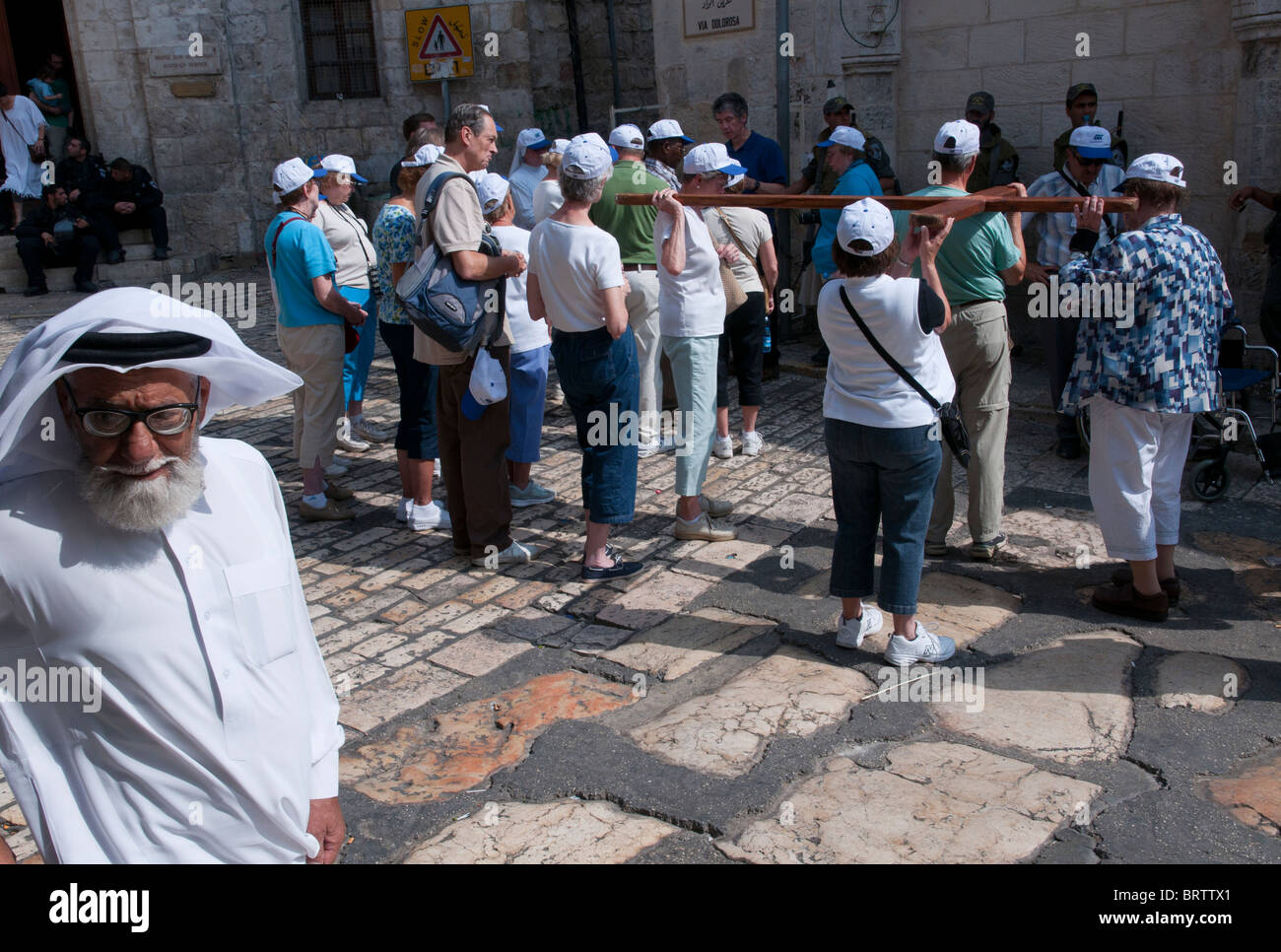 Muslim pilgrim procession hi-res stock photography and images - Alamy