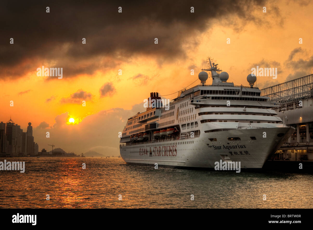 Cruise ship berthed in Hong Kong Harbour Stock Photo - Alamy