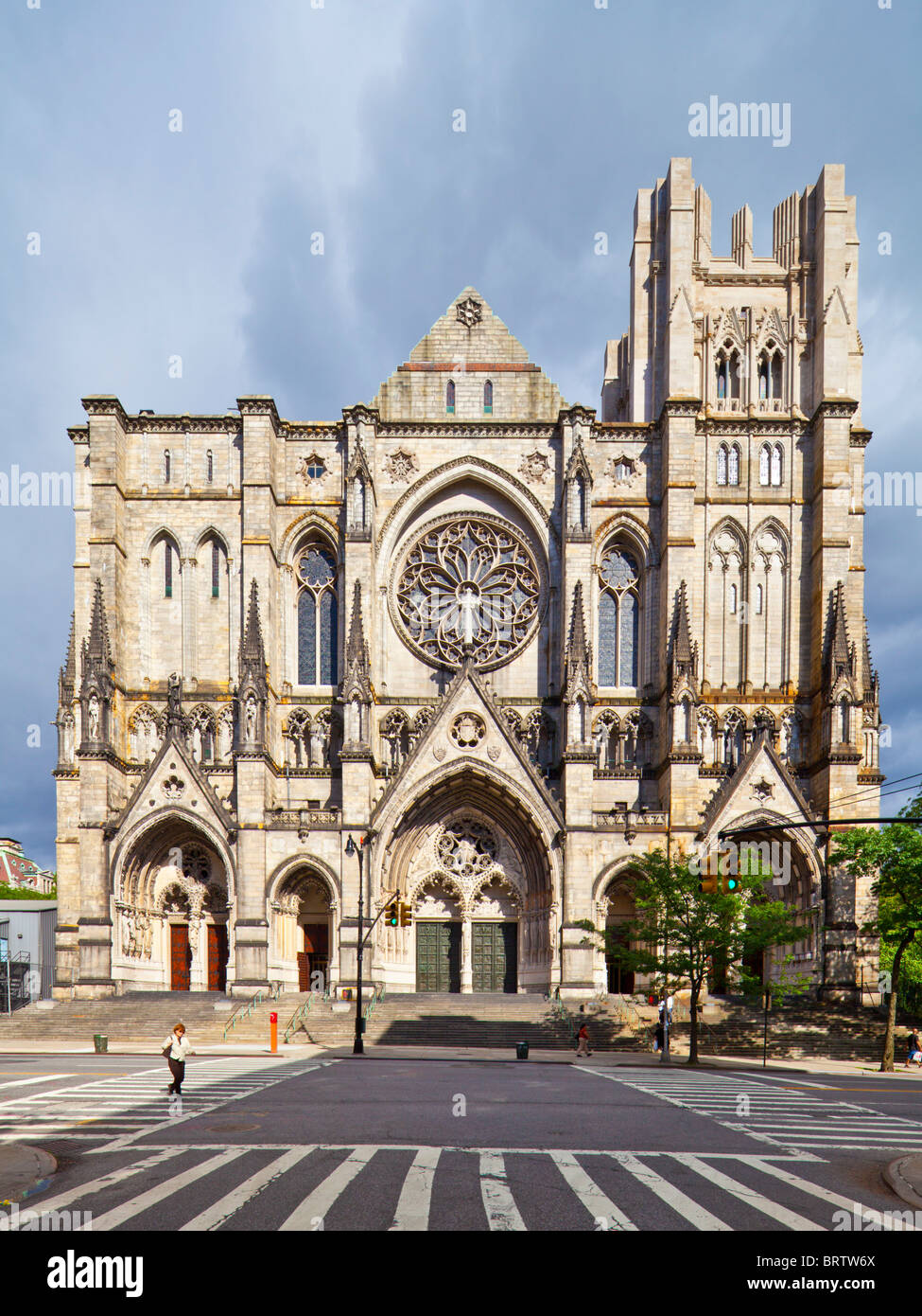 Cathedral of saint john the divine hi-res stock photography and images - Alamy