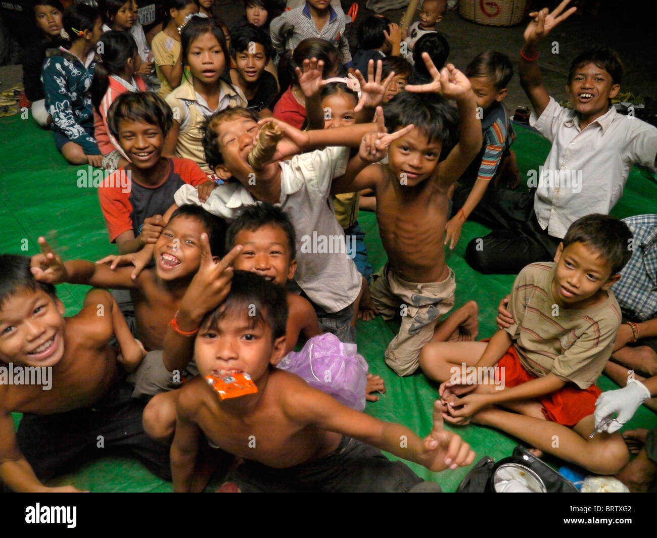 CAMBODIA Children receiving first aid by an outreach team of CSARO ...