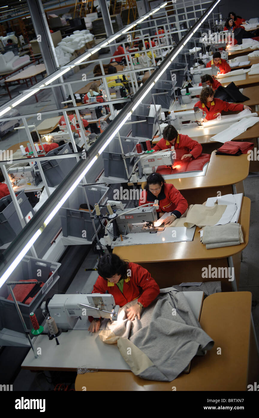 Women assembly line hi-res stock photography and images - Alamy