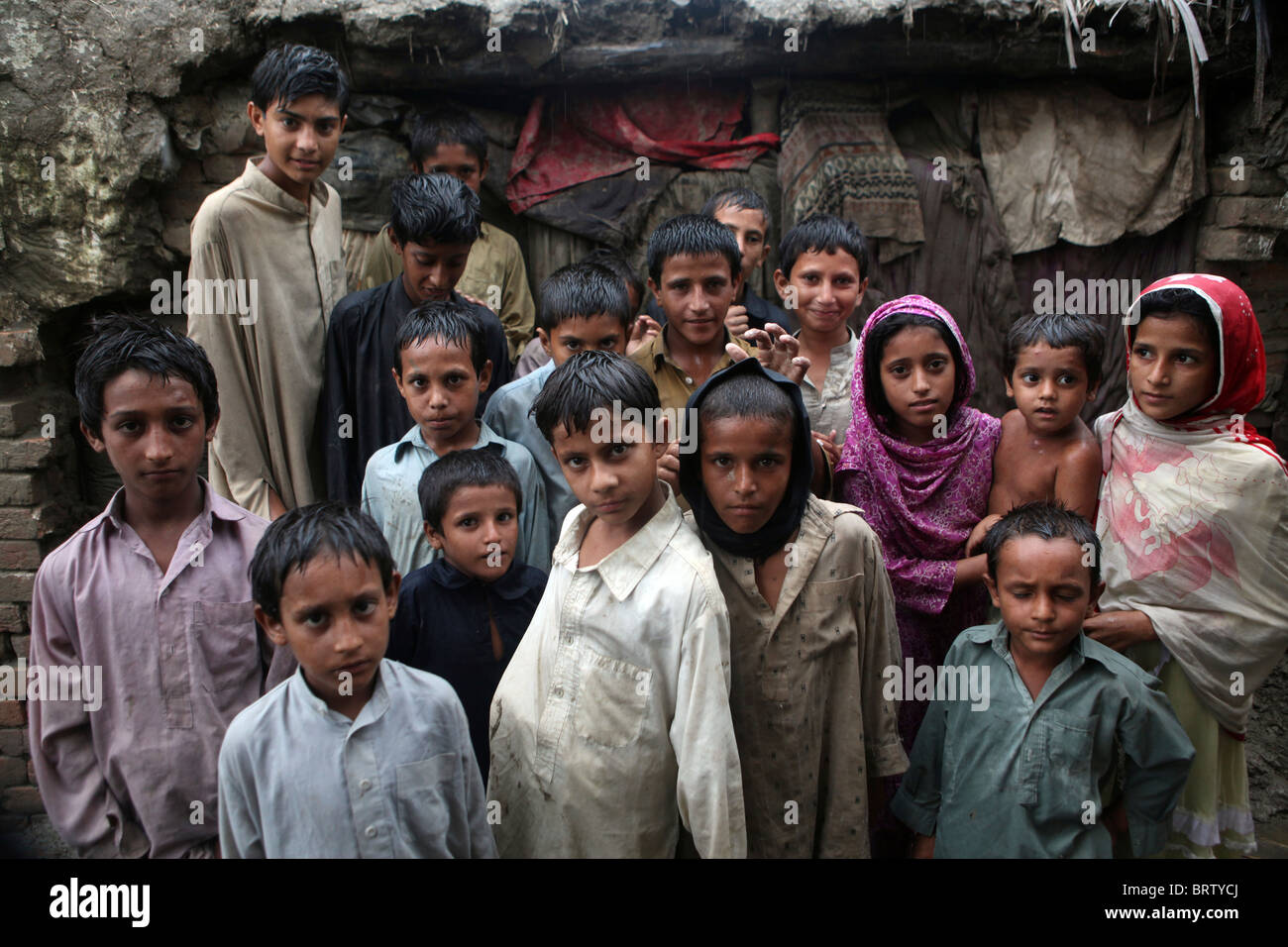 victims of floods in pakistan Stock Photo - Alamy
