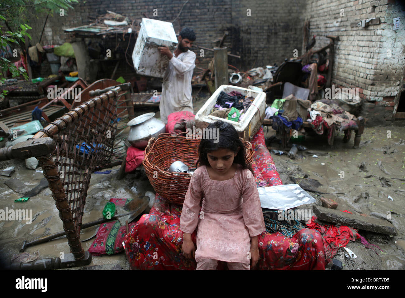 victims of floods in pakistan Stock Photo - Alamy