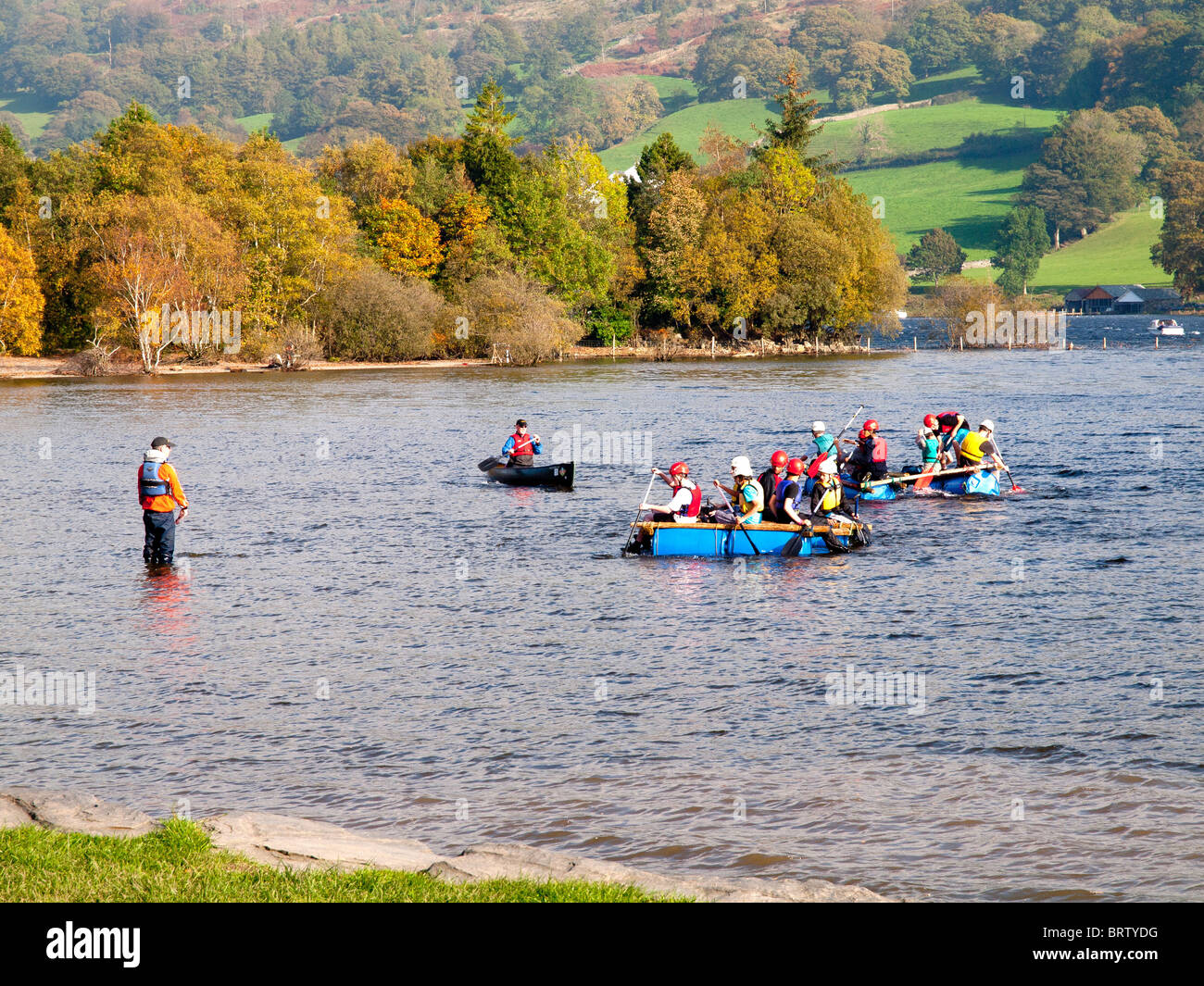 Girls in raft hi-res stock photography and images - Alamy