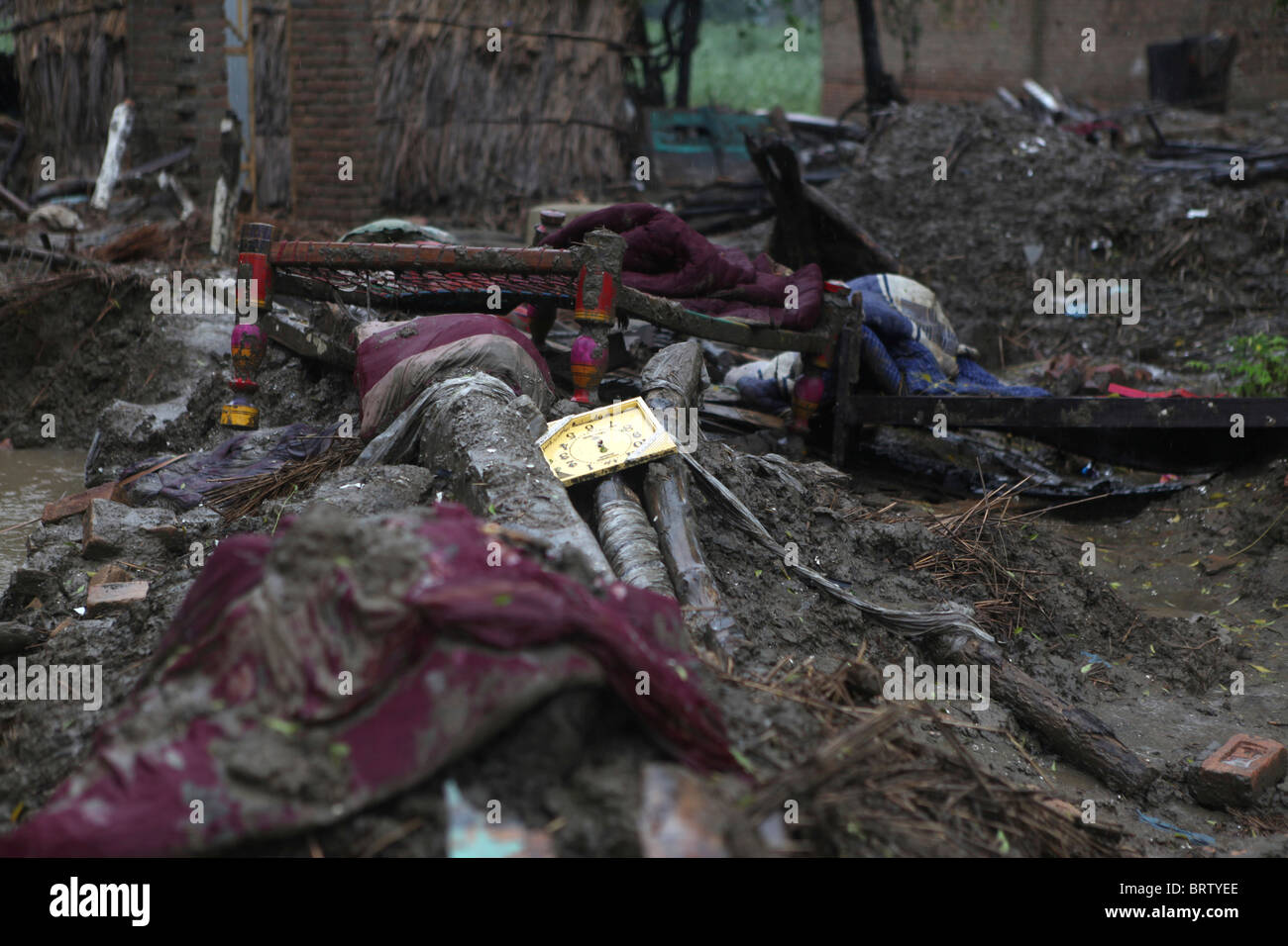flood victims in pakistan Stock Photo - Alamy