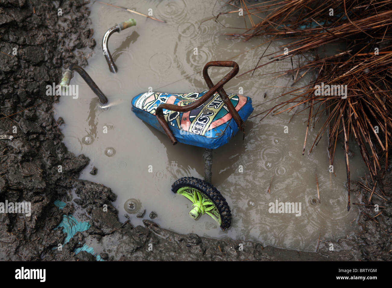 flood victims in pakistan Stock Photo - Alamy