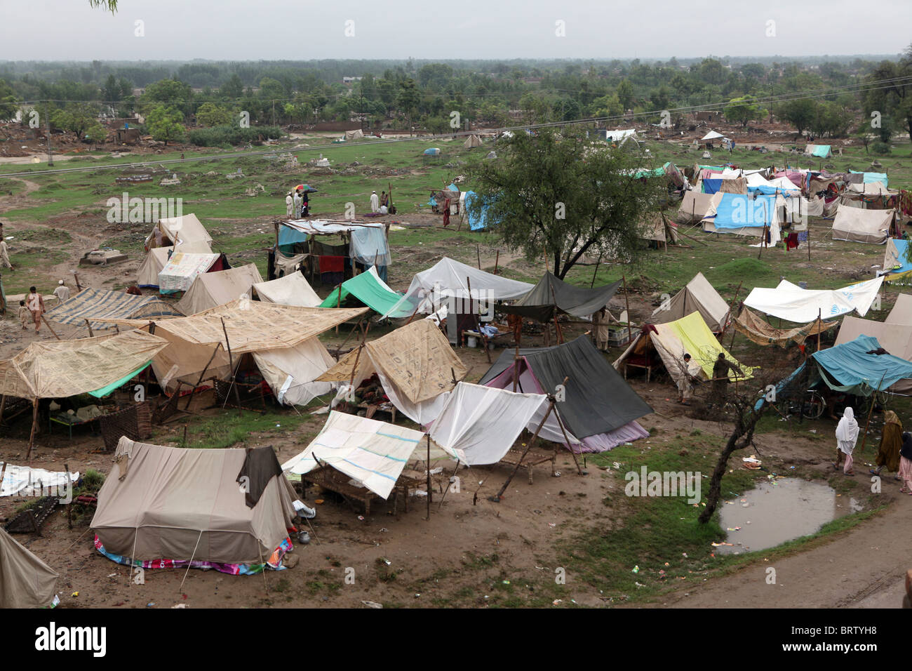flood victims in pakistan Stock Photo - Alamy