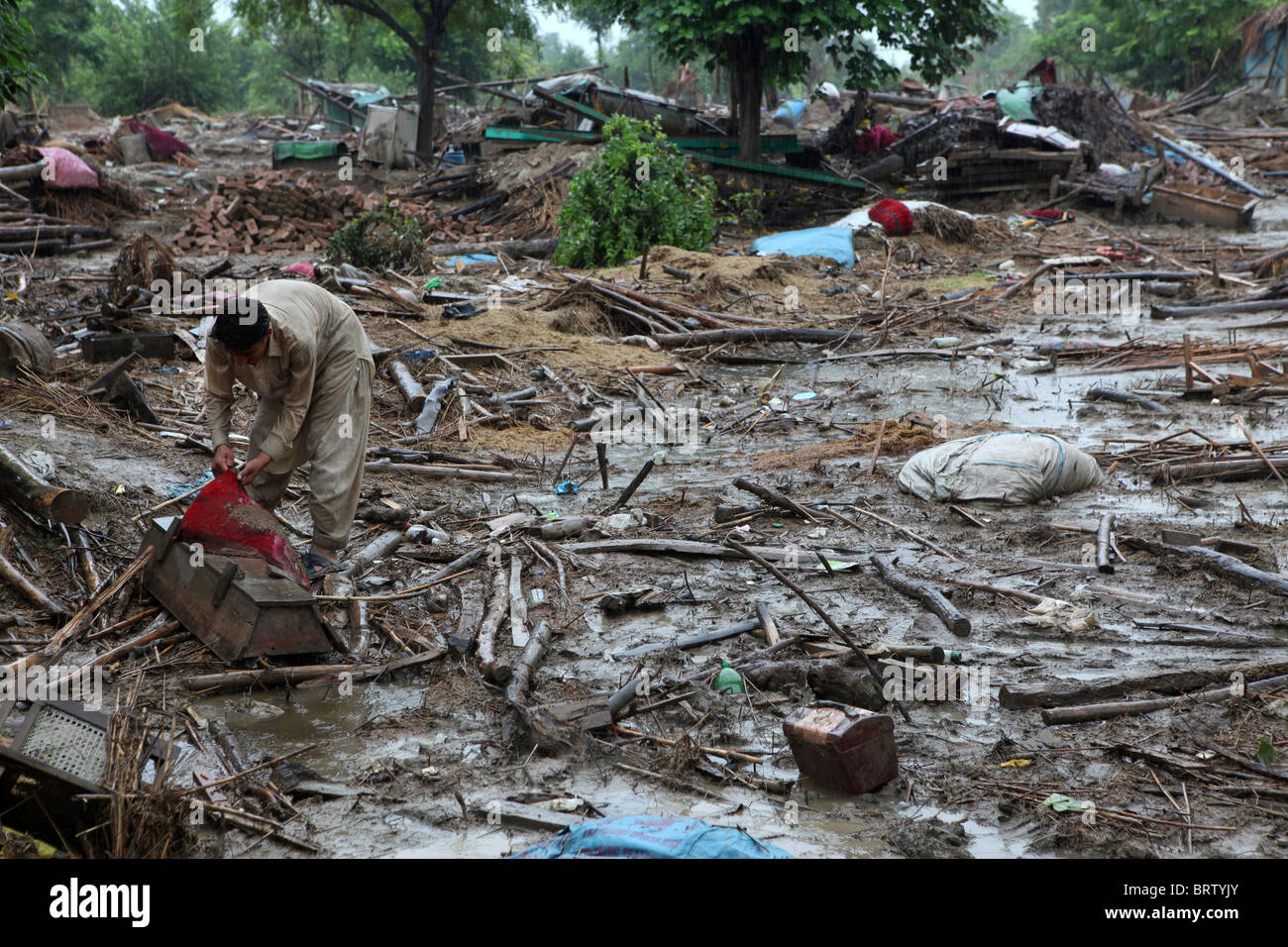 flood victims in pakistan Stock Photo - Alamy
