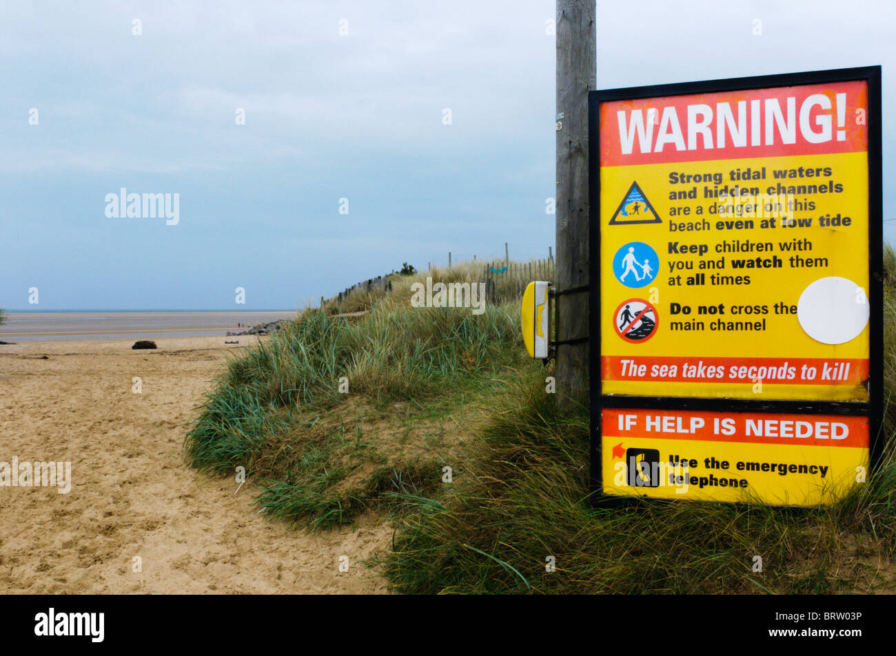 Strong currents warning sign beach hi-res stock photography and images ...