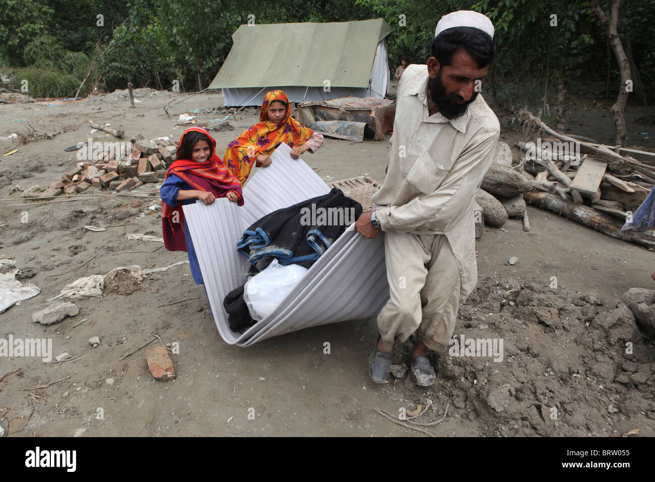 charity distribution to flood victims in pakistan Stock Photo - Alamy