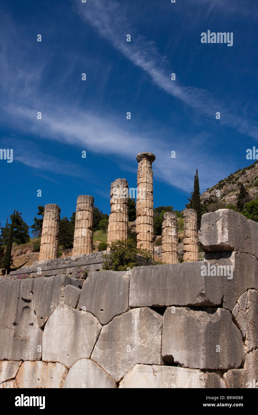 View to Apollo temple and remaining columns at Delphi Stock Photo - Alamy