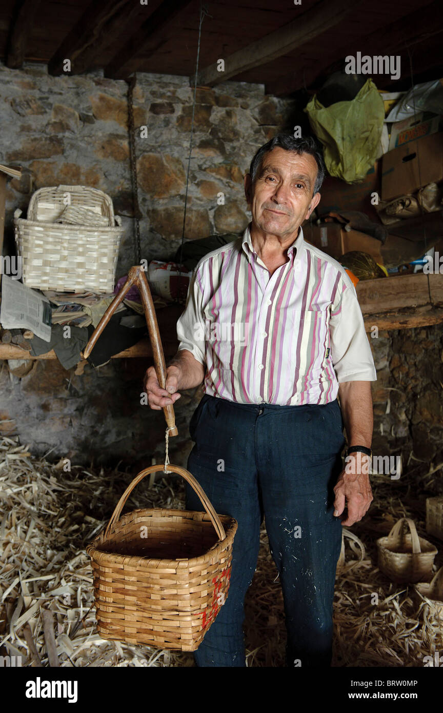 Portuguese craft hi-res stock photography and images - Alamy