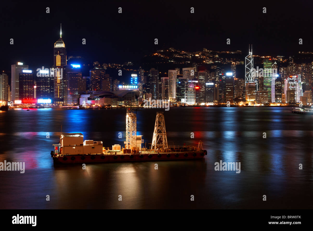 Shipping container night hi-res stock photography and images - Alamy