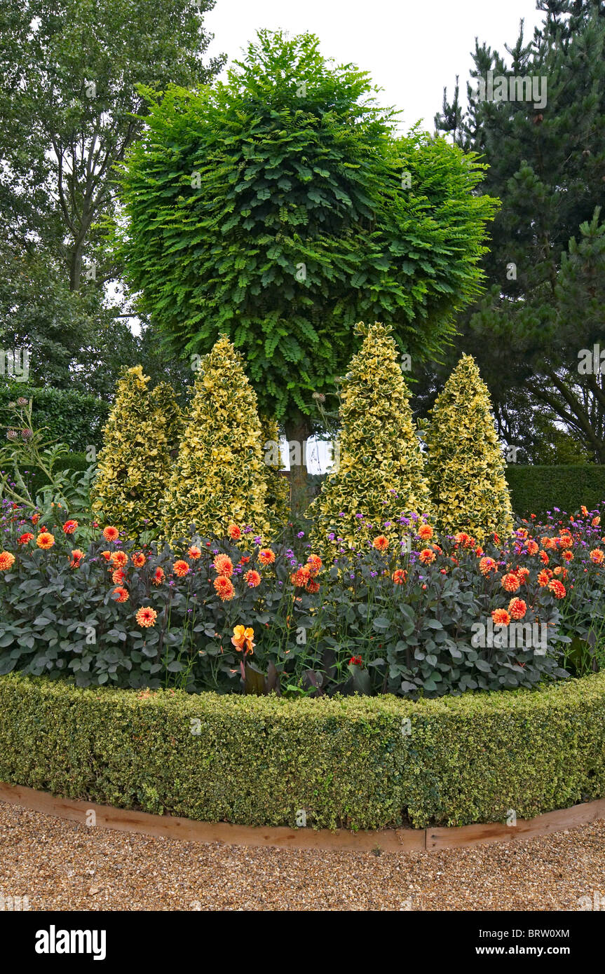 English country garden with a decorative circular flower border Stock ...