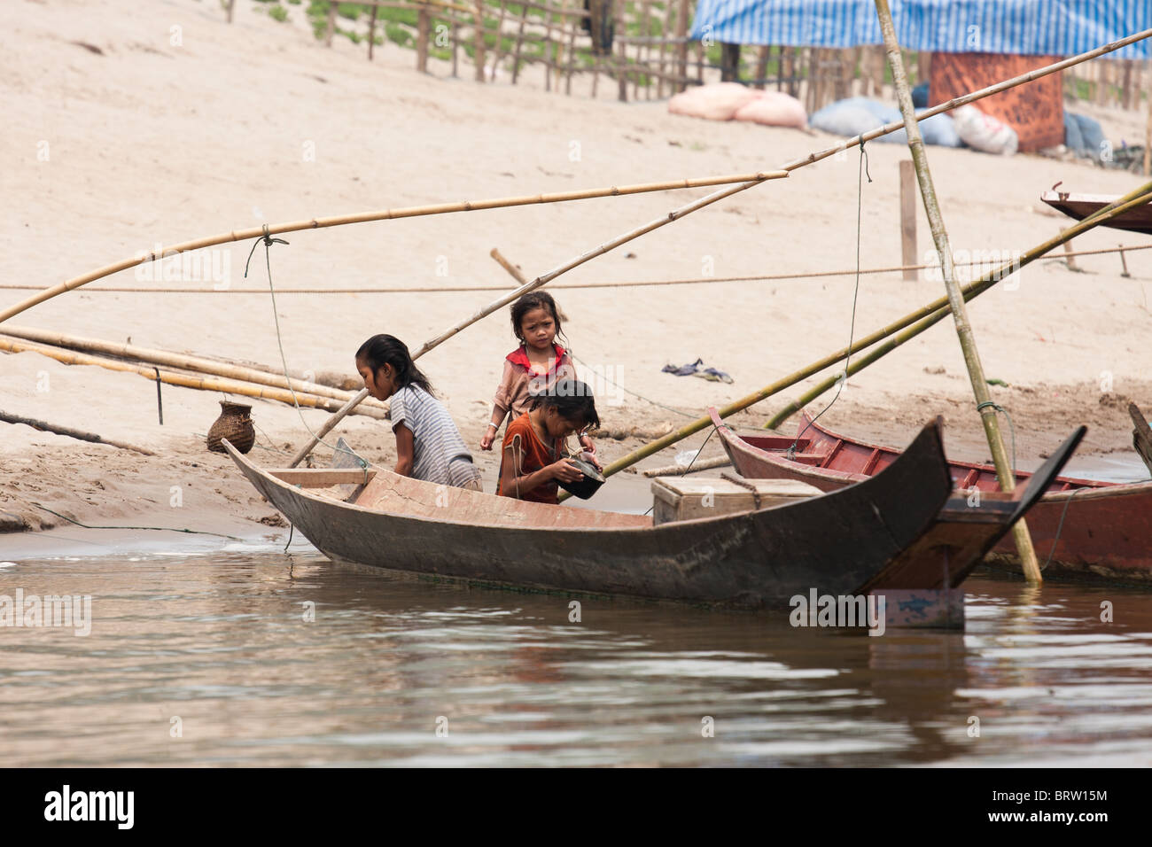 Laos girl fishing hi-res stock photography and images - Alamy