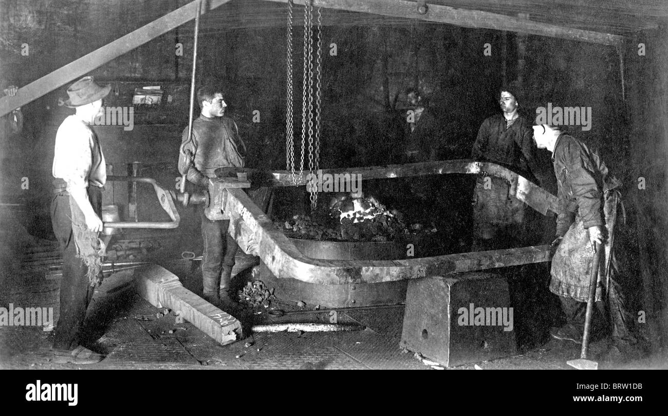 Steam locomotive construction, welders at work, Borsigwerke, Berlin ...
