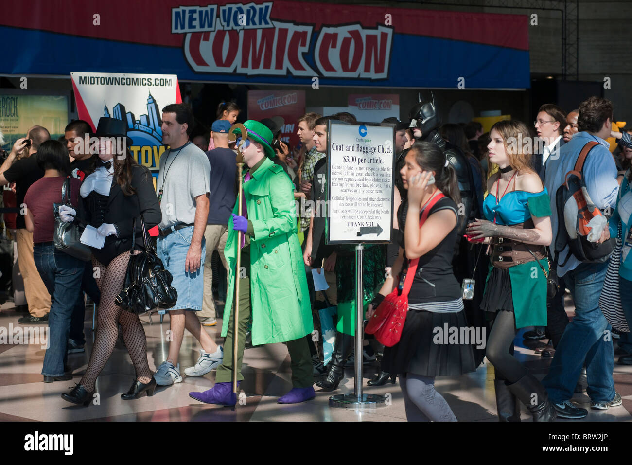 Thousands arrive at Comic Con at the Jacob Javits Convention Center in ...