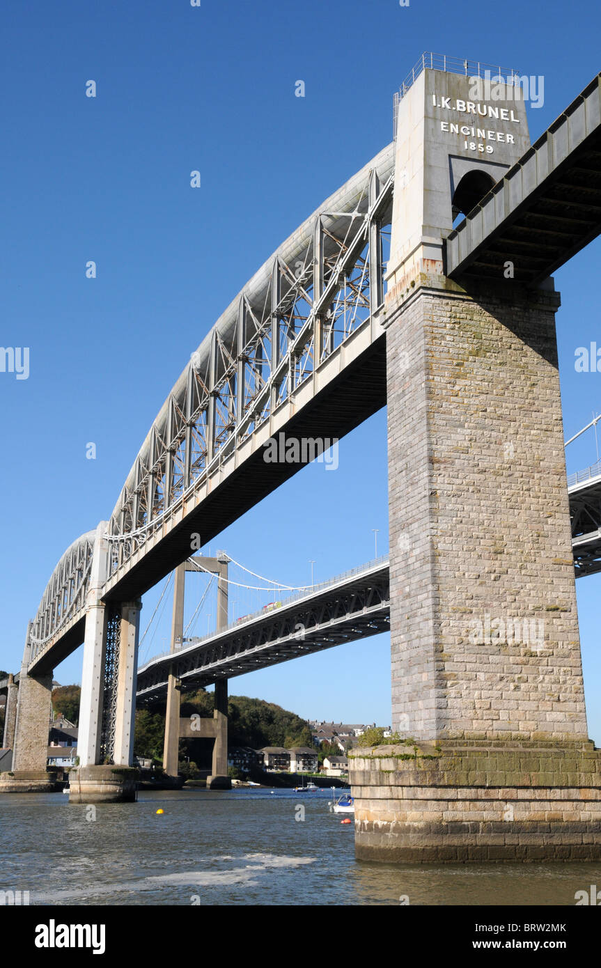 Bridges over rivers hi-res stock photography and images - Alamy
