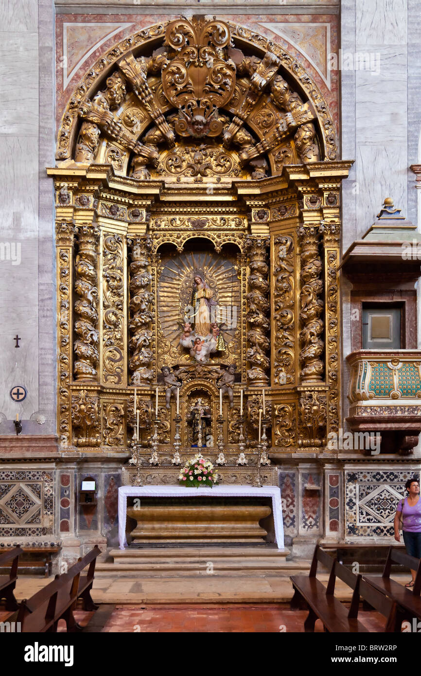 Gilded side altar in Santarém Cathedral / Se or Nossa Senhora da ...