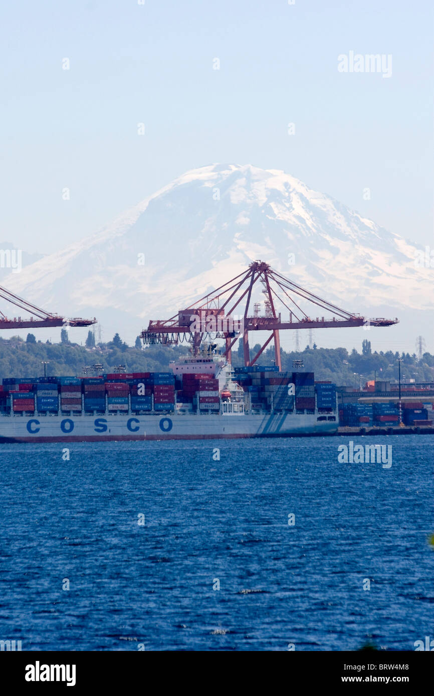Dock port seattle container ship hi-res stock photography and images ...