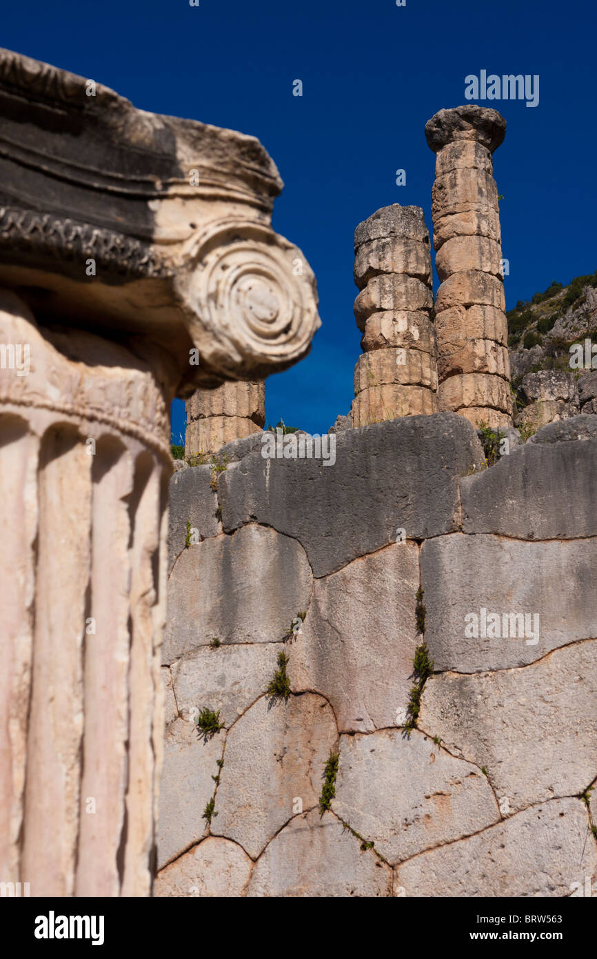 View to Apollo temple and remaining columns at Delphi Stock Photo - Alamy