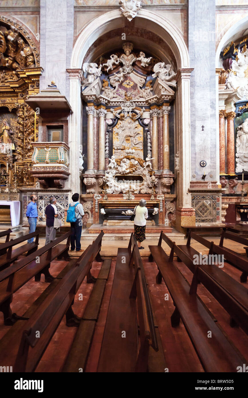 Marble side altar in Santarém Cathedral / Se or Nossa Senhora da ...