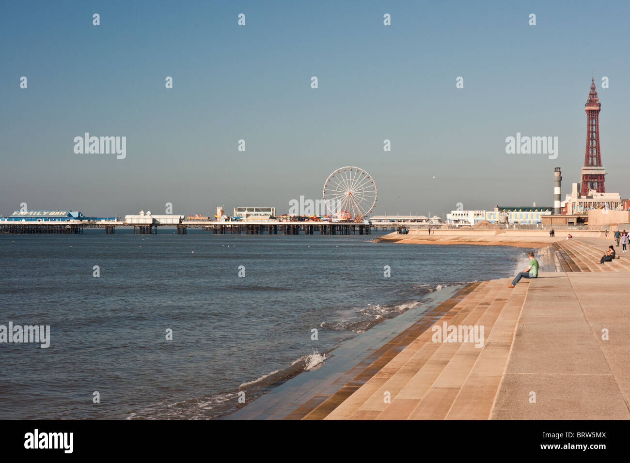 Blackpools new promenade hi-res stock photography and images - Alamy
