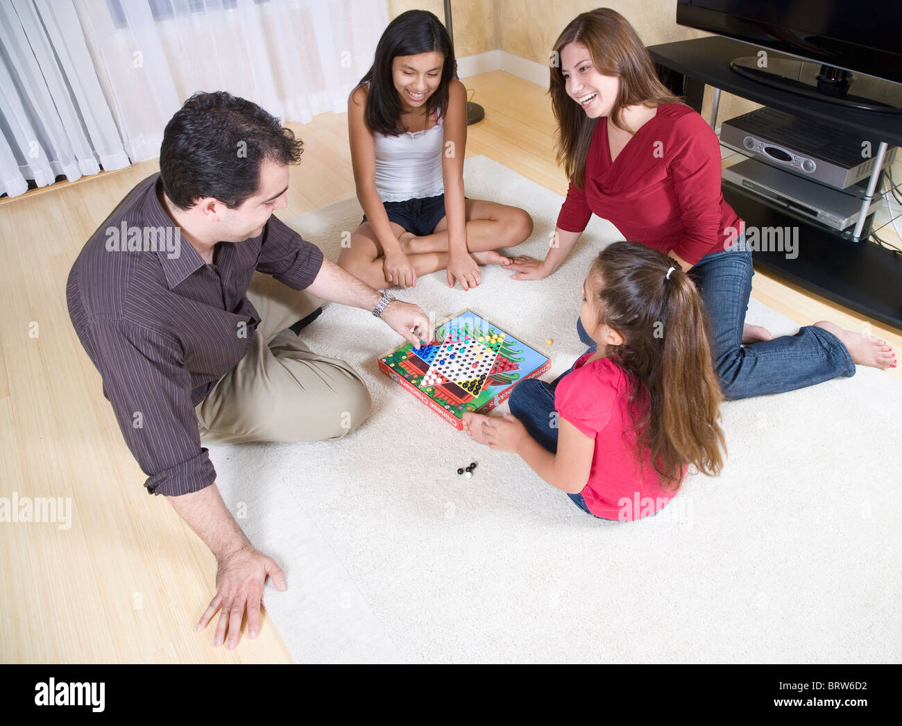 Chinese people playing checkers hi-res stock photography and images - Alamy