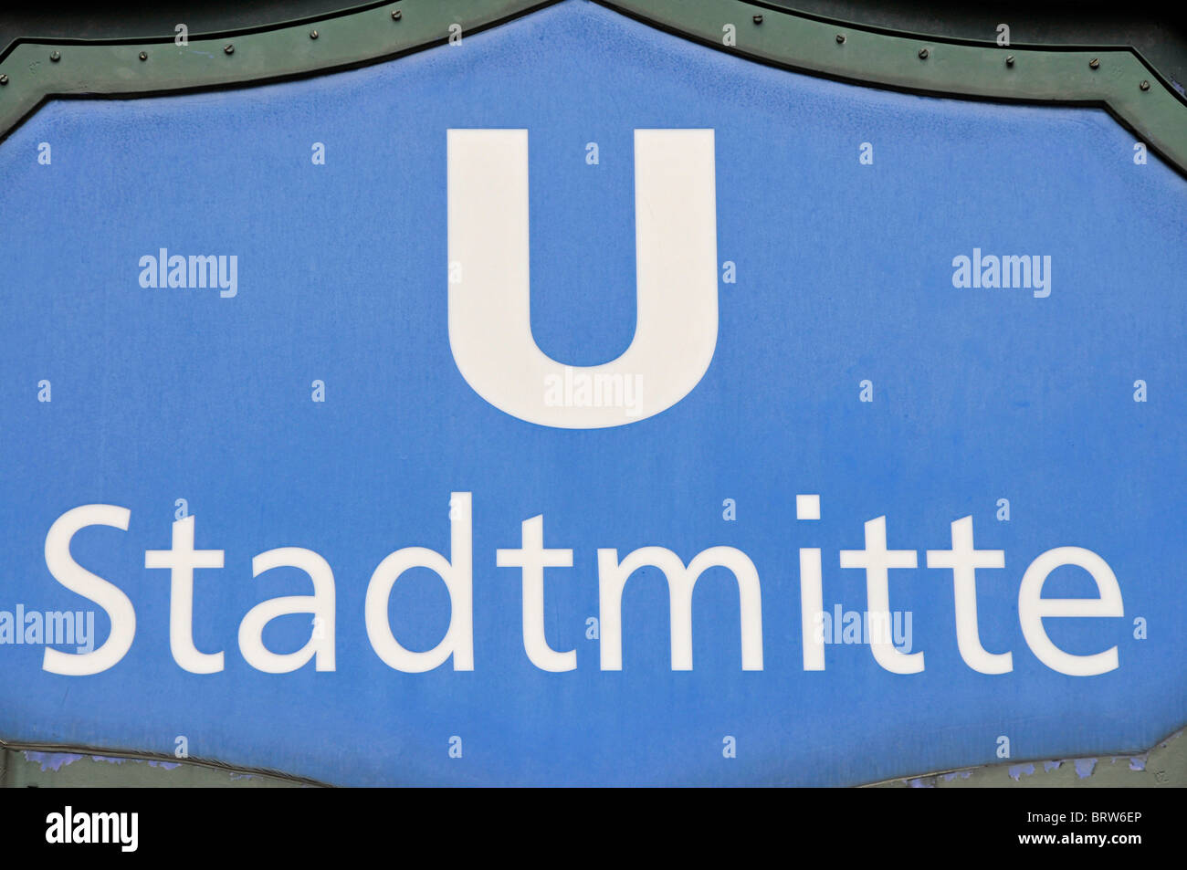 Sign at the entrance to the Stadtmitte underground station, Berlin ...