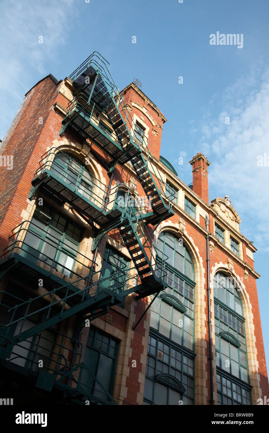 External fire ladders hi-res stock photography and images - Alamy