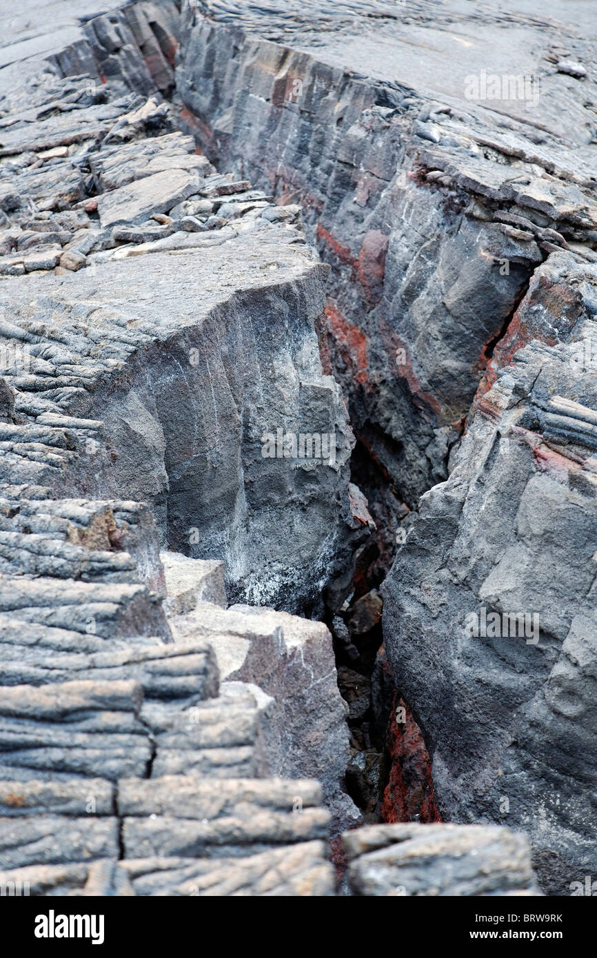 Broken pāhoehoe lava, view into rock layers, strata, Fernandina, Punta ...