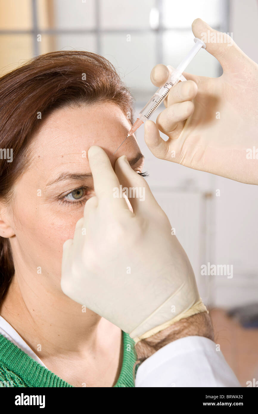 Female patient having a Botox injection Stock Photo - Alamy