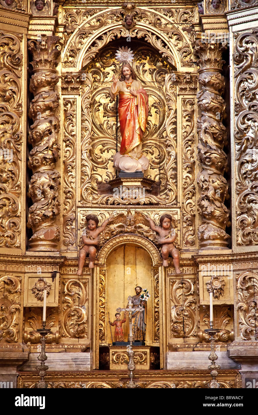 Gilded side altar in Santarém Cathedral / Se or Nossa Senhora da ...