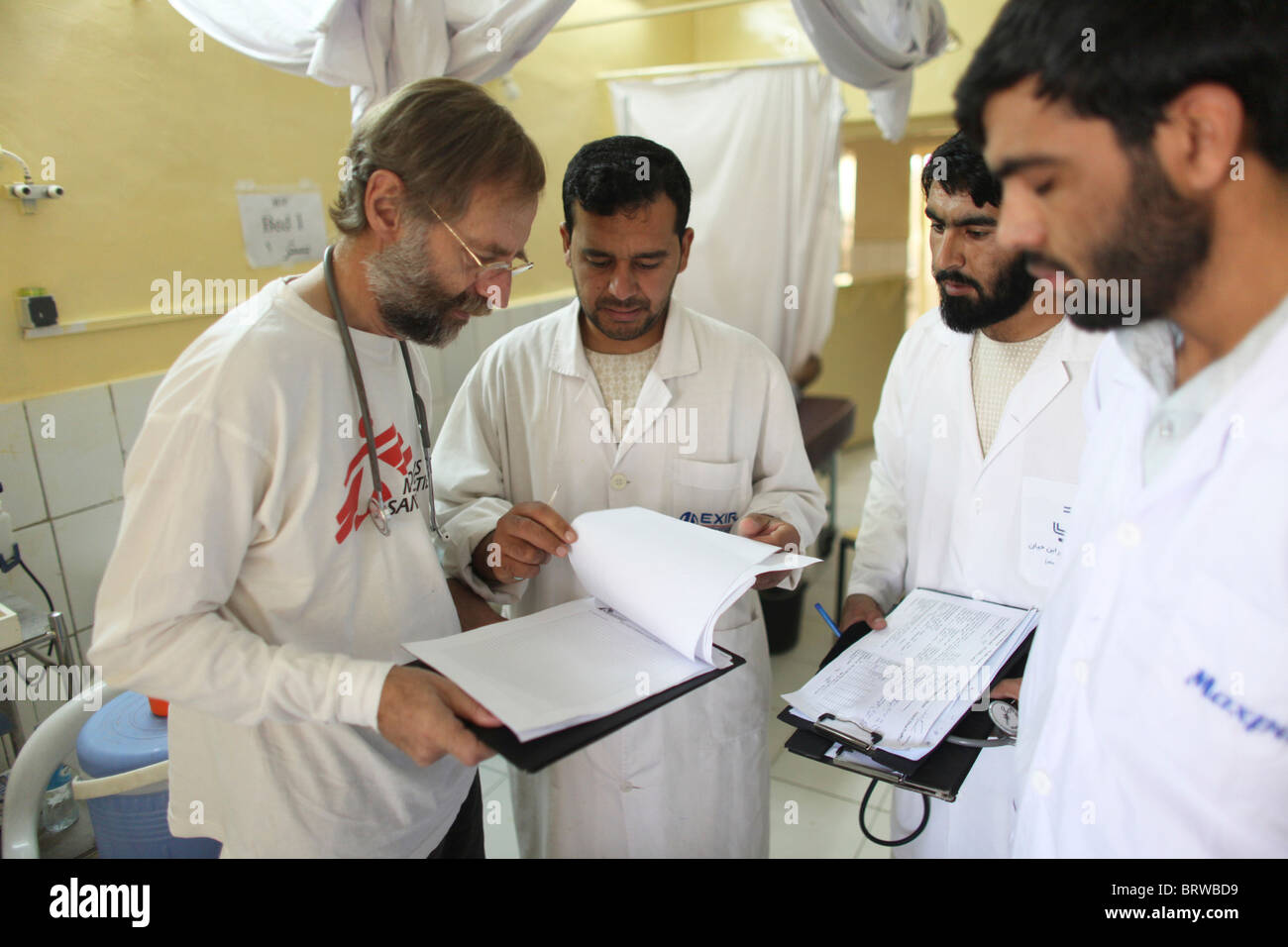 Afghan doctor hi-res stock photography and images - Alamy