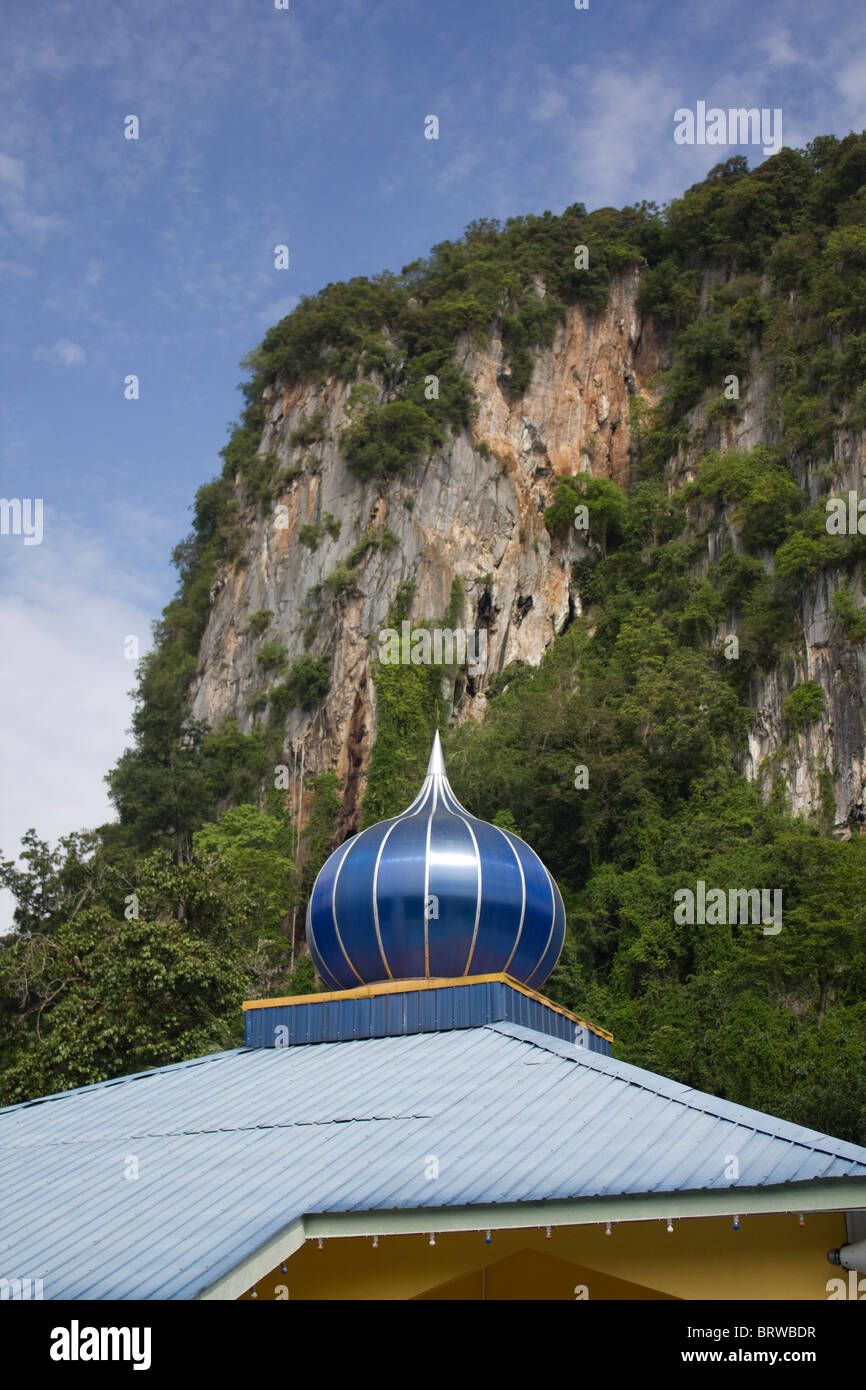 Gua Cinta Manis, limestone hill, Malaysia Stock Photo - Alamy