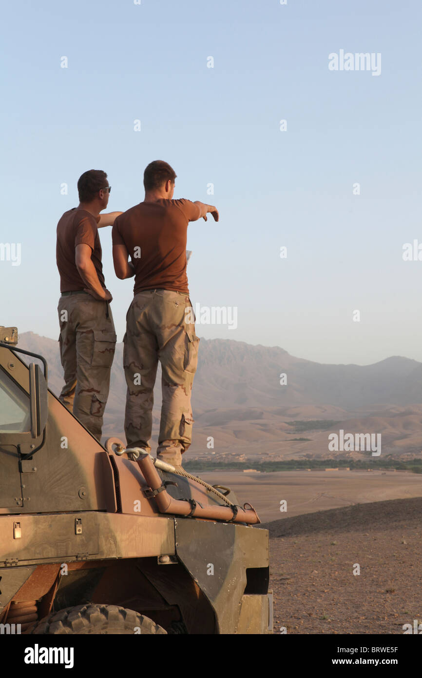 Army man pointing hi-res stock photography and images - Alamy