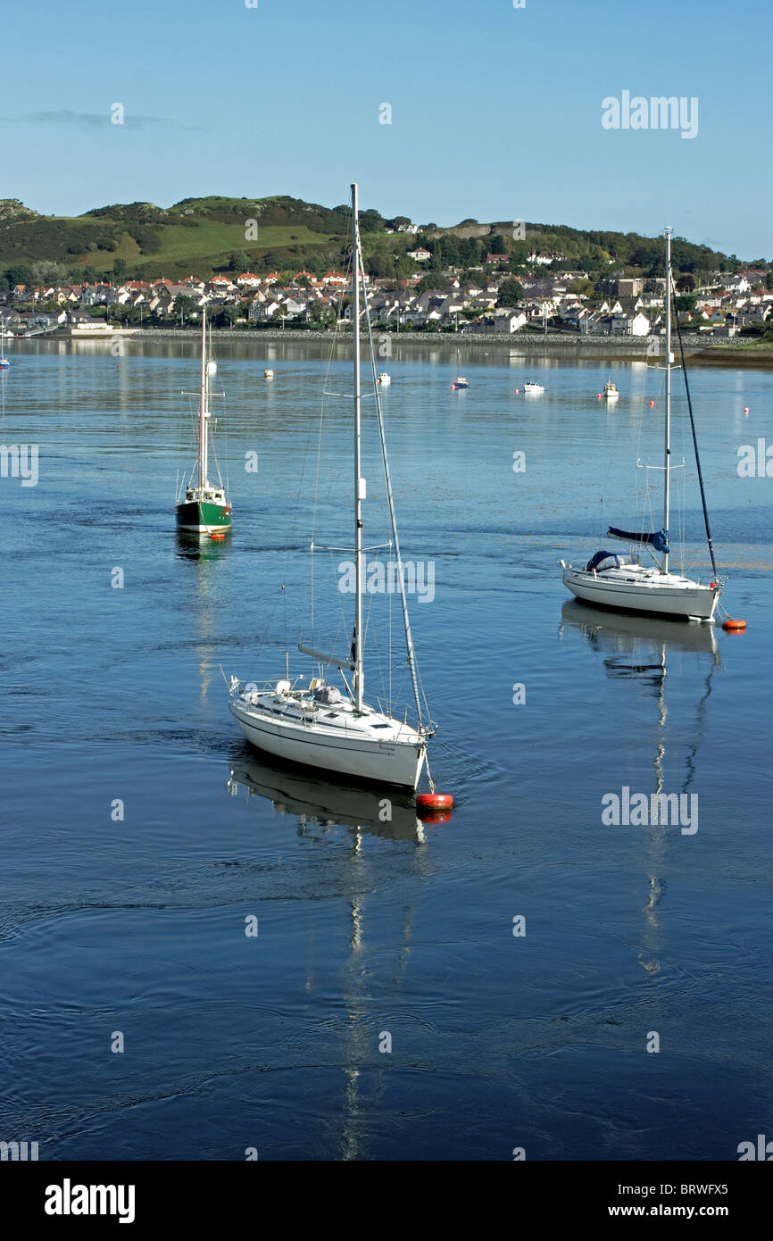 Yachts moored in the river Conway estuary Stock Photo - Alamy