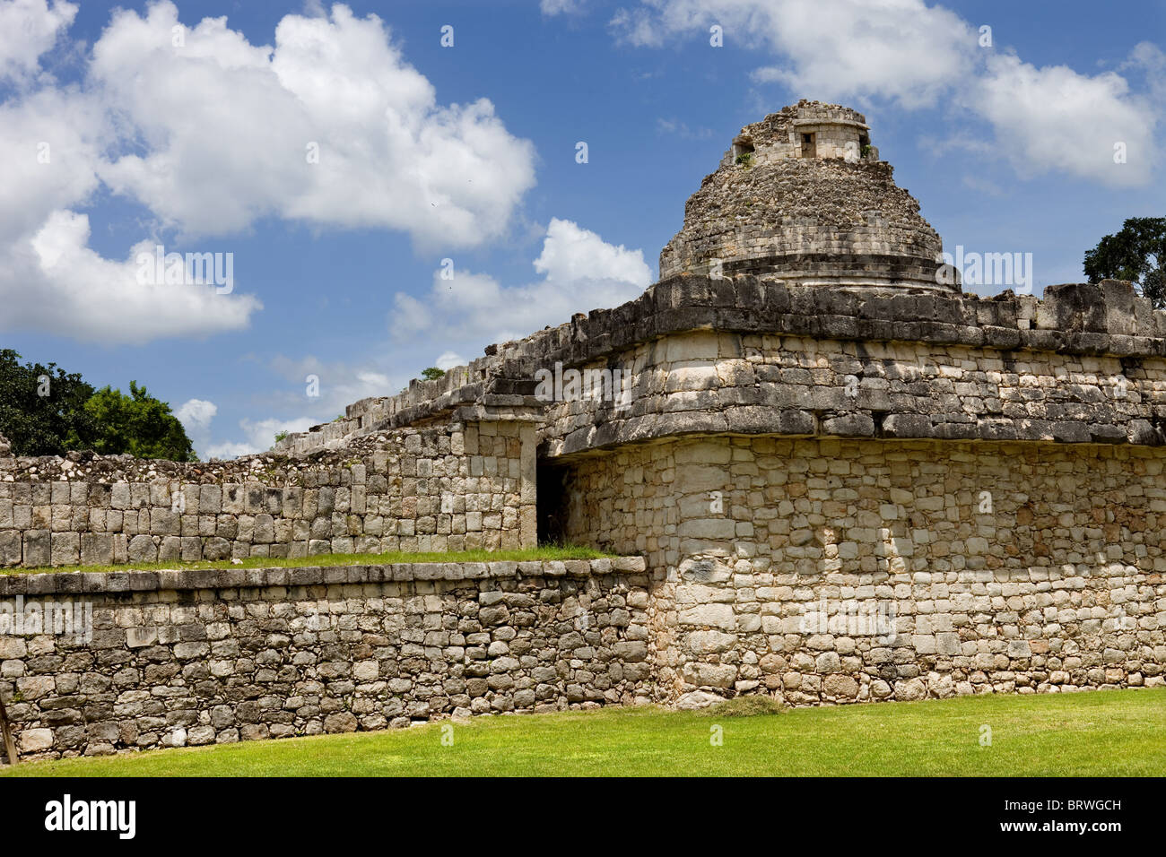 Ancient Mayan temple detail at Chichen Itza, Yucatan, Mexico Stock ...