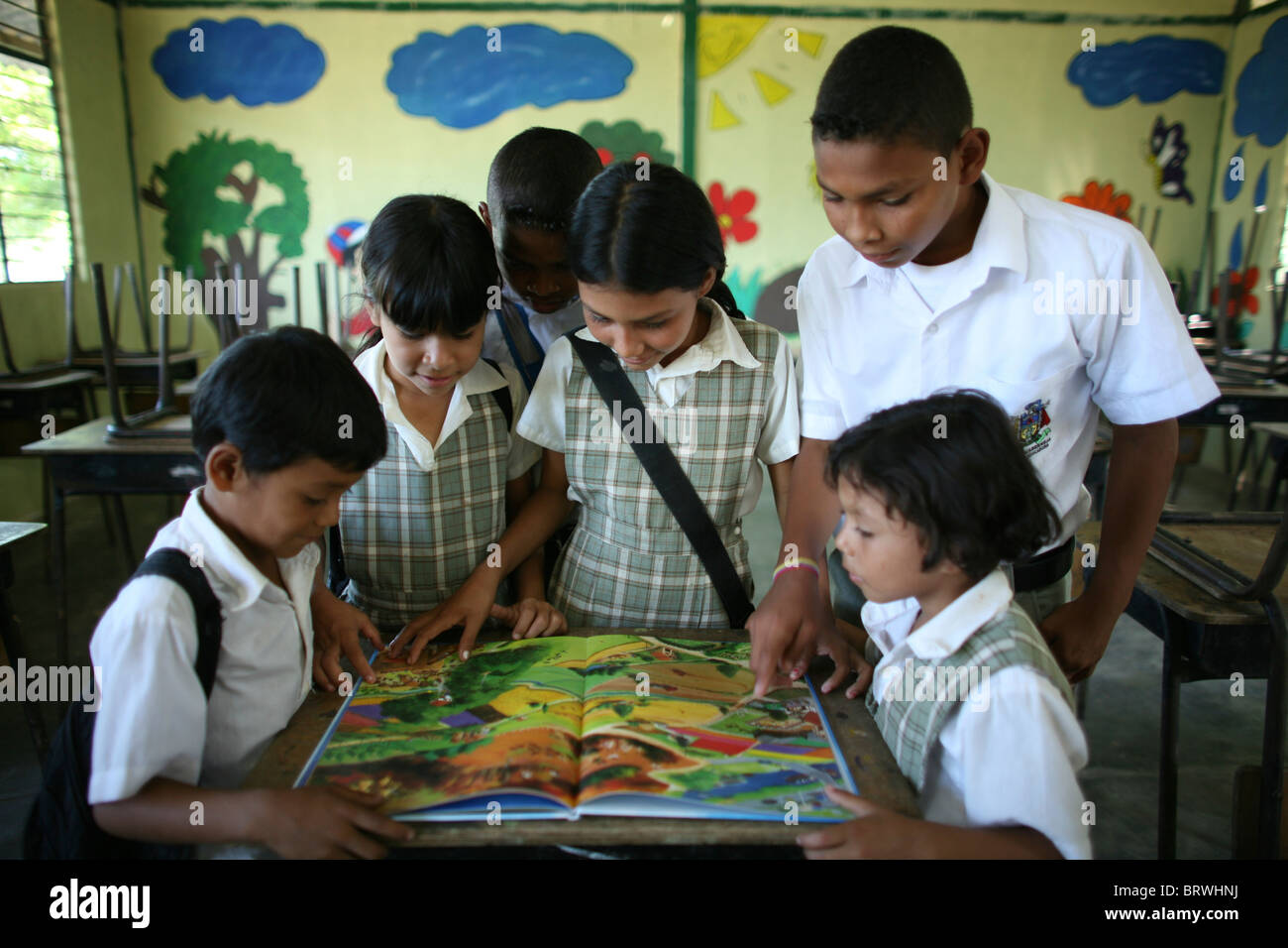schoolchildren in Colombia Stock Photo - Alamy