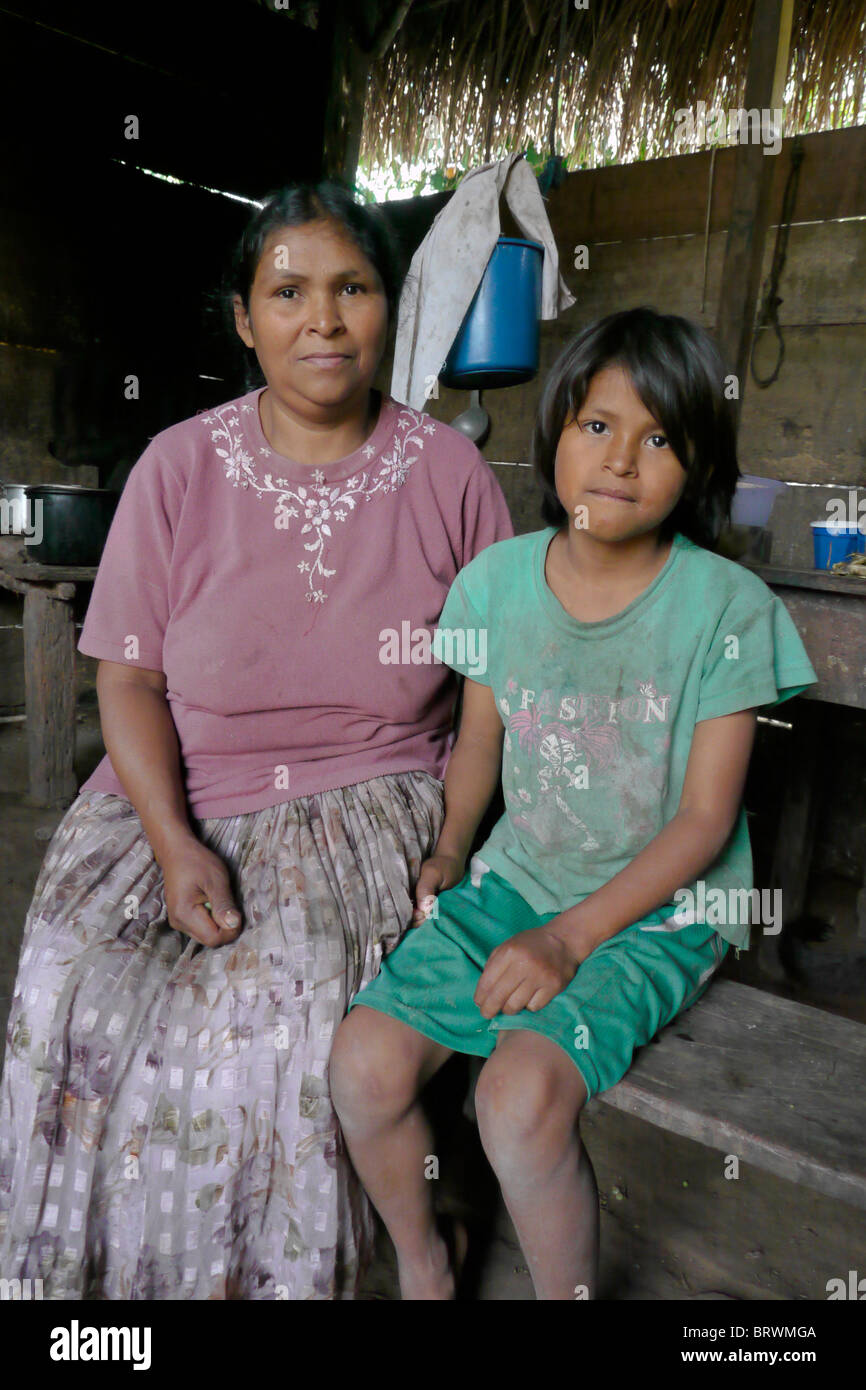 BOLIVIA Woman and child, farmers, Alto Beni Stock Photo - Alamy