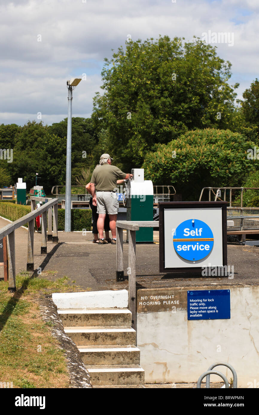 A couple of Narrow Boat crew, work out how to use the Self-Service lock ...