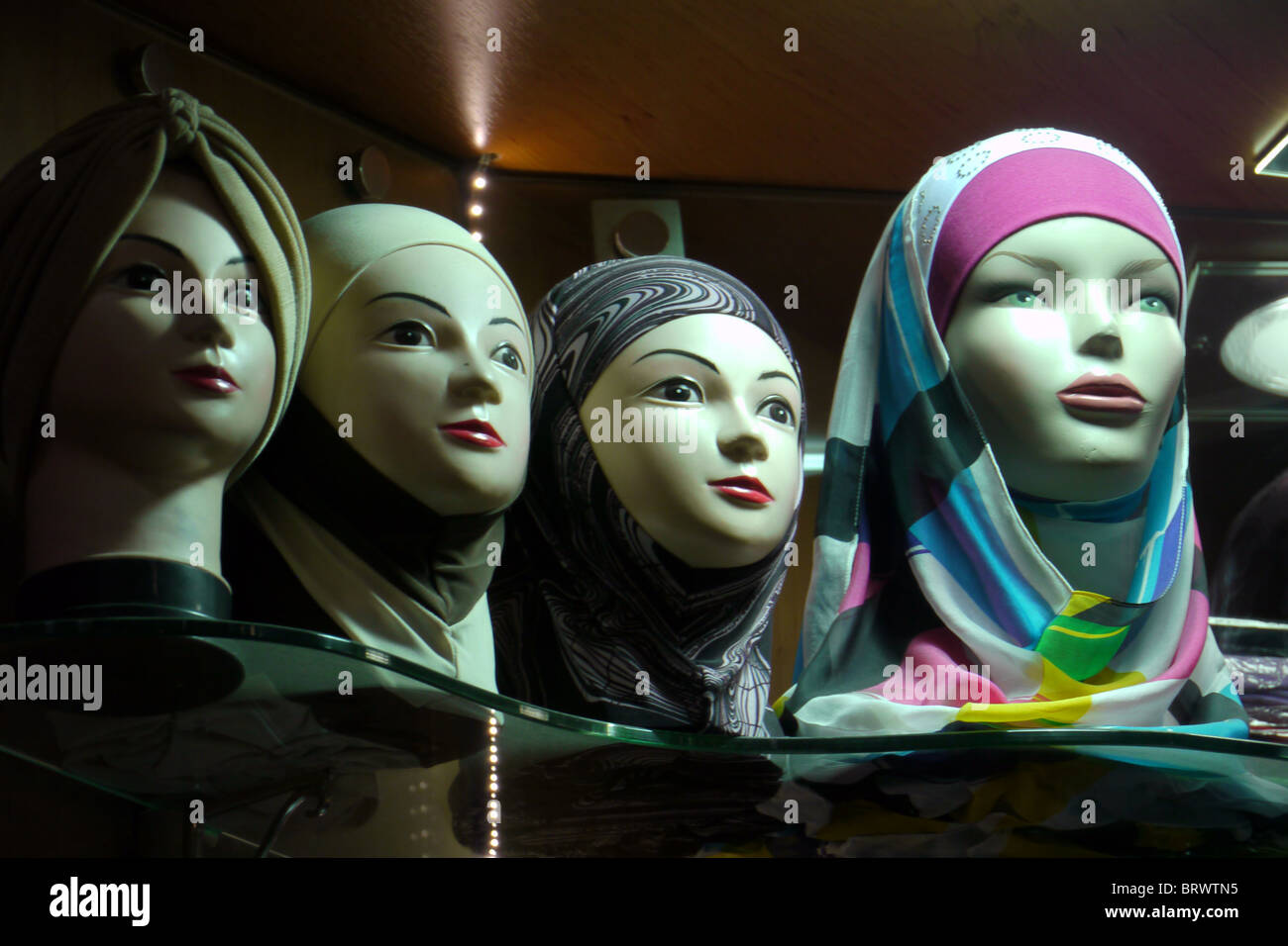 Arab womens clothes in shop hi-res stock photography and images - Alamy