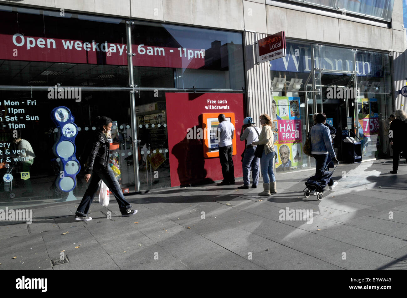 Customers at bank london hi-res stock photography and images - Alamy