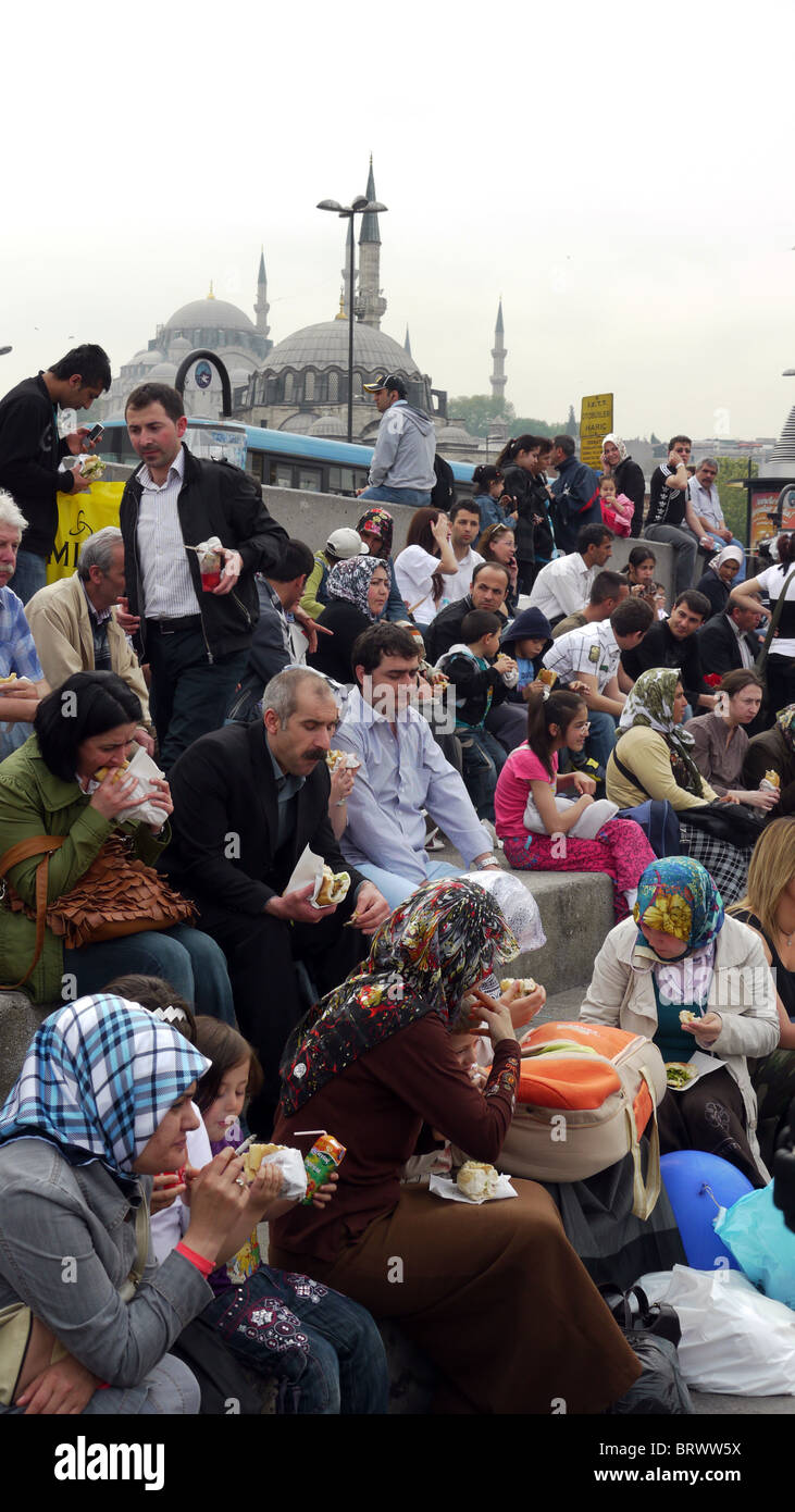 TURKEY Crowds near the Yeni Mosque, Istanbul. photo by Sean Sprague ...