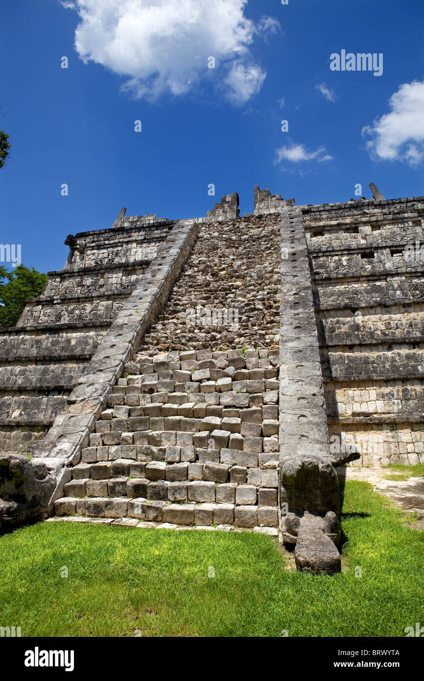 Ancient Mayan temple detail at Chichen Itza, Yucatan, Mexico Stock ...