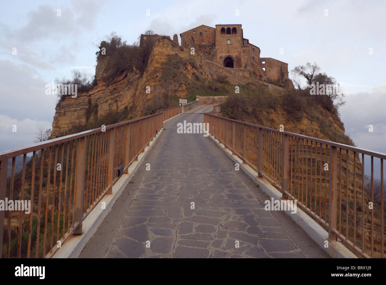 Civita di Bagnoregio view from pedestrian access bridge Stock Photo - Alamy