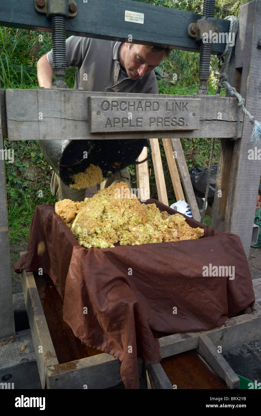 Apple cider press hi-res stock photography and images - Alamy