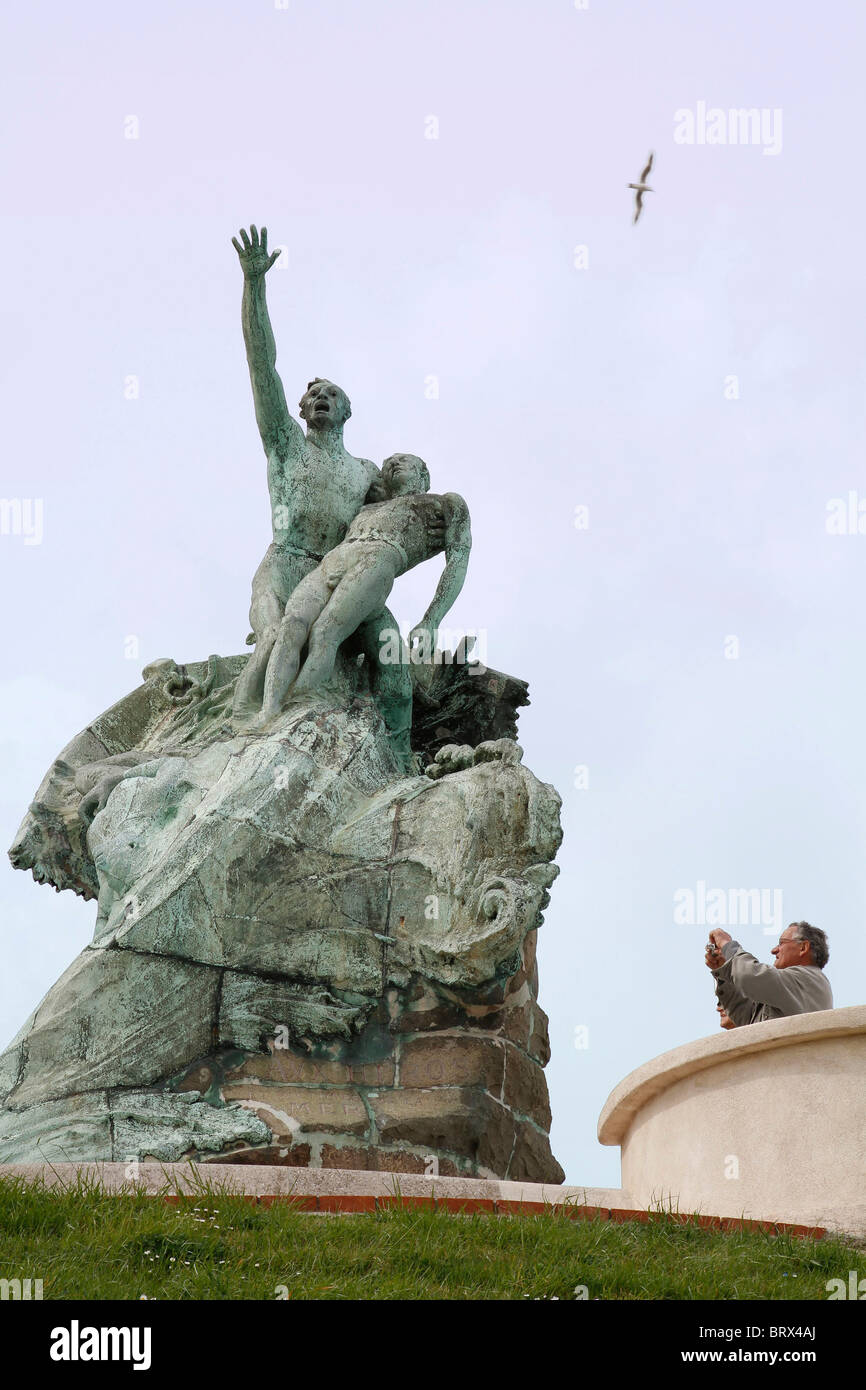 Drowning man sculpture hi-res stock photography and images - Alamy