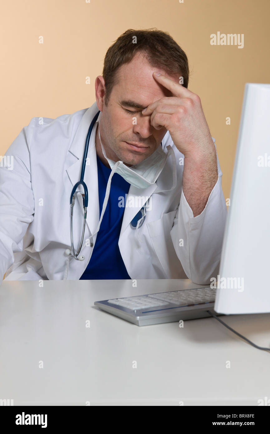 Computer arzt hi-res stock photography and images - Alamy