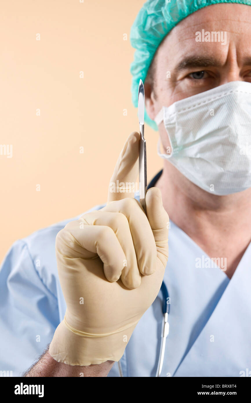 Surgeon scalpel hi-res stock photography and images - Alamy